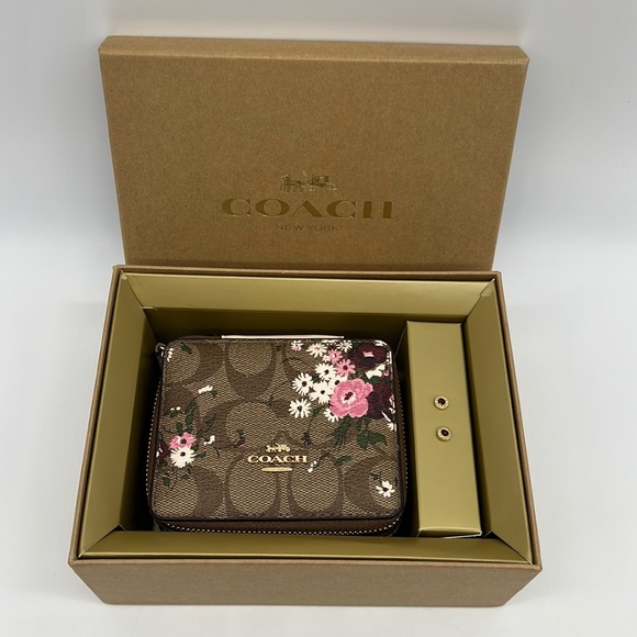 Coach | Storage & Organization | Coach Boxed Lg Jewelry Boxearrings Set ...